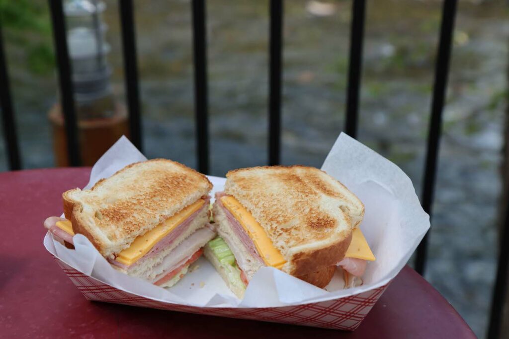 10 Best Cherokee NC Restaurants for Breakfast, Lunch & Dinner